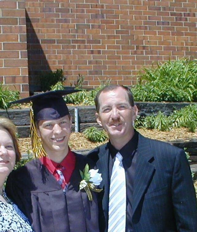 40 Unique Graduation Photos From Students With A Sense Of Humour | DeMilked