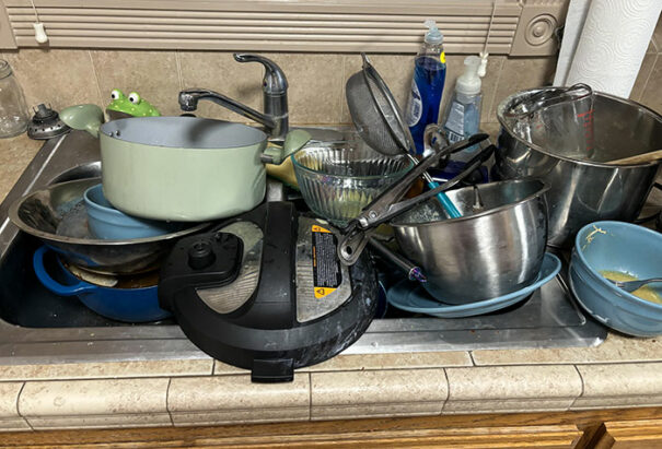 40 Irritating Behaviours From Partners That Made Someone Rethink Their ...