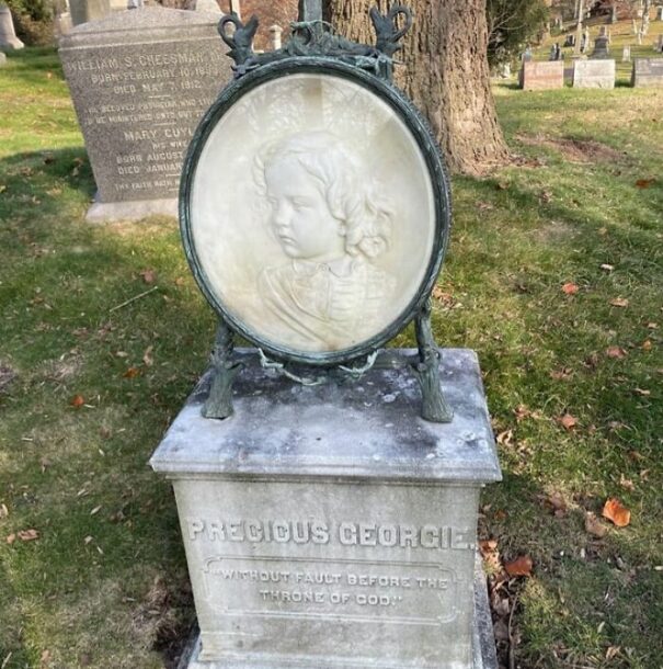 30 Fascinating Headstones Spotted At Graveyards | DeMilked