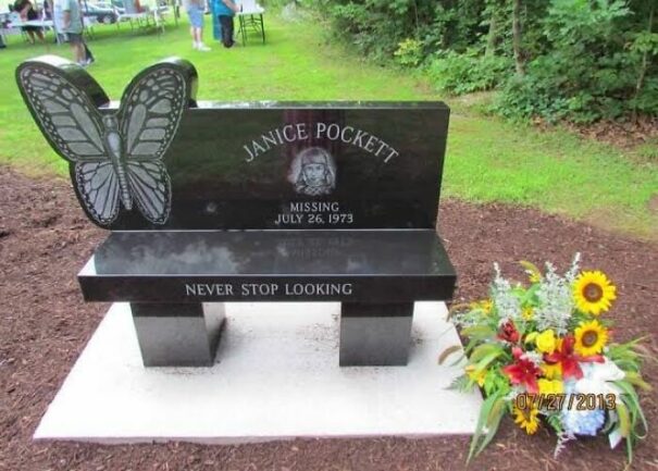 30 Fascinating Headstones Spotted At Graveyards | DeMilked