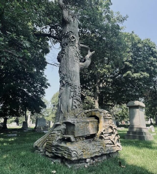 30 Fascinating Headstones Spotted At Graveyards | DeMilked