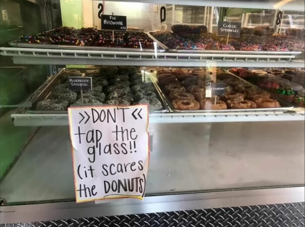 40 Unhinged Signs Spotted In Public | DeMilked