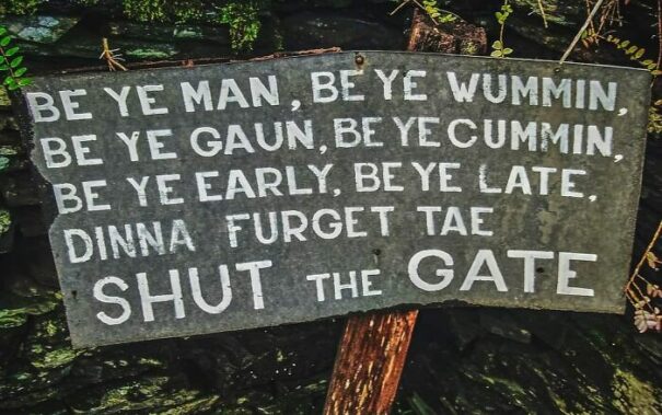 40 Unhinged Signs Spotted In Public | DeMilked