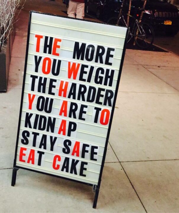 40 Unhinged Signs Spotted In Public | DeMilked