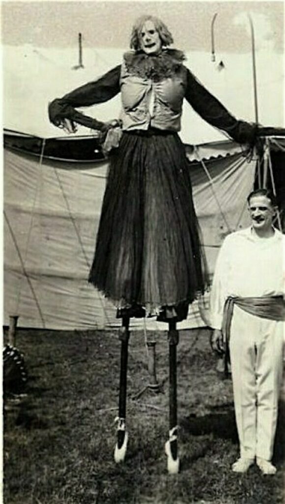30 Vintage Photos Of The Most Peculiar Circus Performers | DeMilked