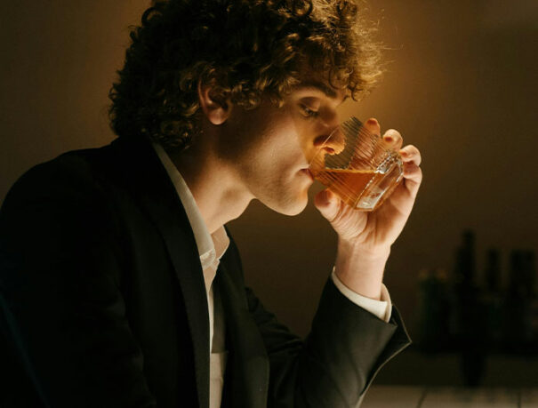 30 Of The Worst First Dates Bartenders Have Witnessed | DeMilked