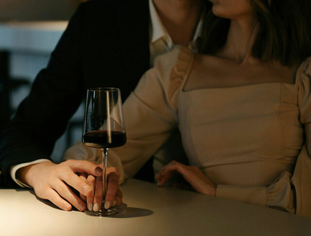 30 Of The Worst First Dates Bartenders Have Witnessed | DeMilked