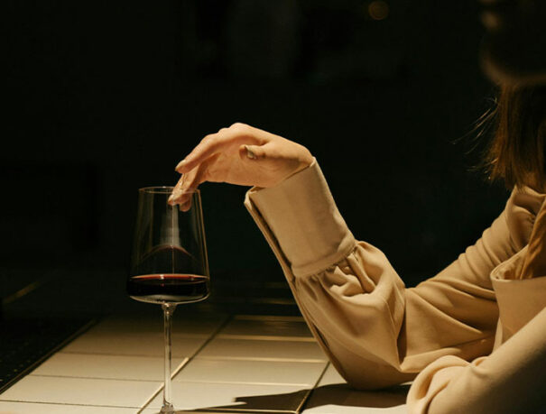 30 Of The Worst First Dates Bartenders Have Witnessed | DeMilked