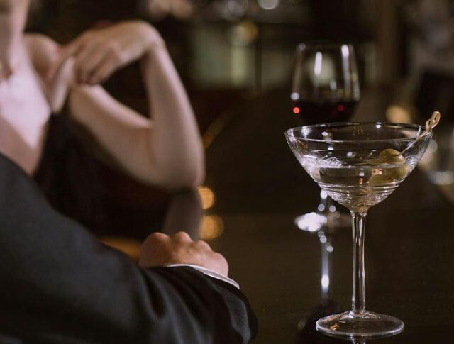 30 Of The Worst First Dates Bartenders Have Witnessed | DeMilked