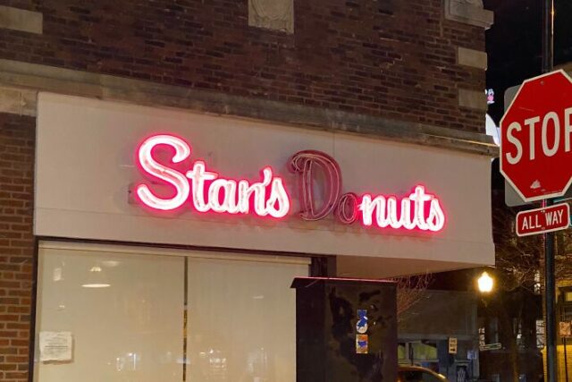 25 Neon Sign Fails That Are Pure Comedy Gold | DeMilked