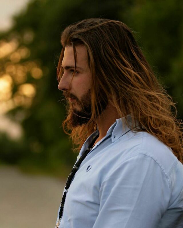 25 Men Who Let Their Hair Grow And Looked Awesome With Their 'Majestic ...