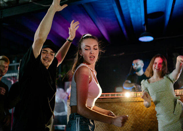 20 Times Loud Neighbors Made People Lose Their Calm | DeMilked