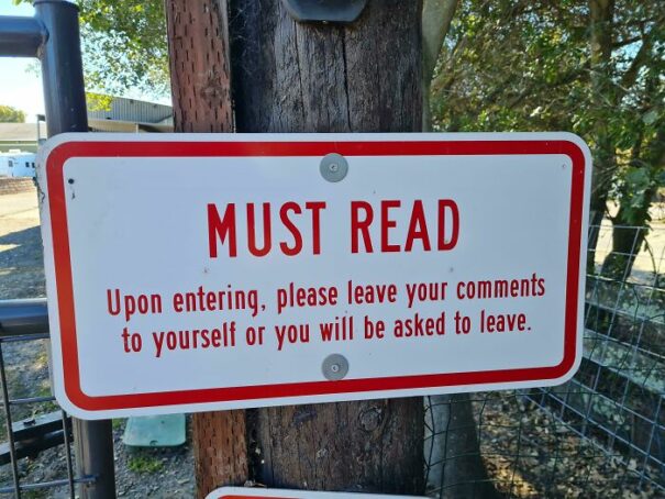 25 Of The Most Amusing Signs Spotted In Public | DeMilked