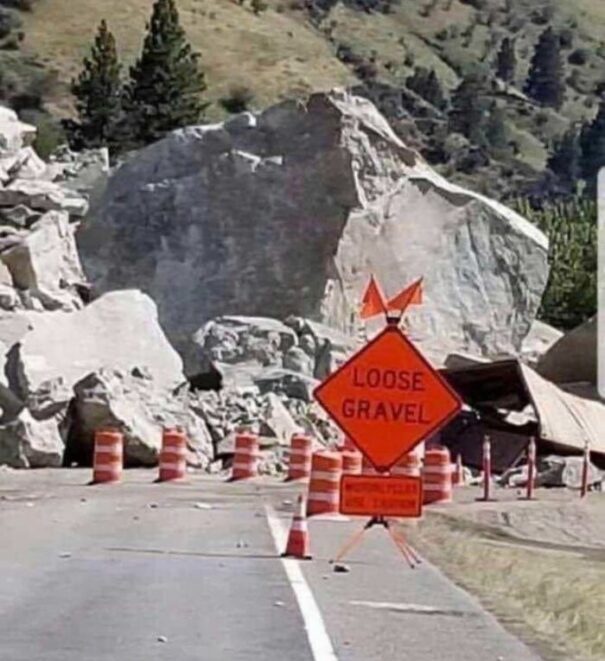 25 Of The Most Amusing Signs Spotted In Public | DeMilked