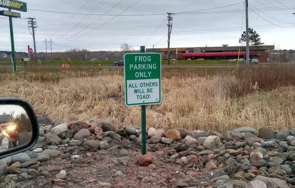 25 Of The Most Amusing Signs Spotted In Public | DeMilked