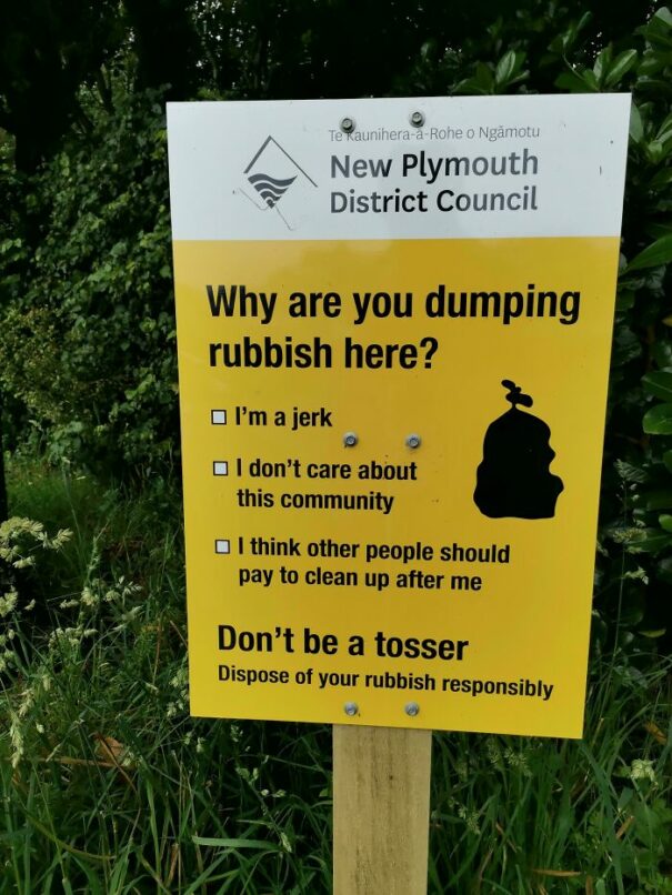 25 Of The Most Amusing Signs Spotted In Public | DeMilked