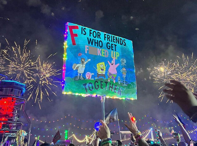 40 Funny Fan Posters That Cracked Up The Artist And The Audience | DeMilked