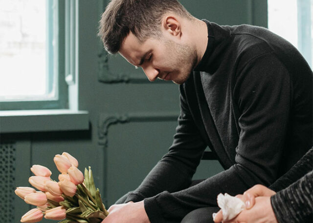 25 Inappropriate, Crazy Or Strange Funerals Folks Have Witnessed | DeMilked