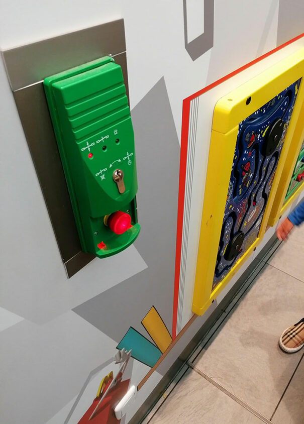 40 Examples Of Public Spaces Where Designers Made Bad Decisions | DeMilked