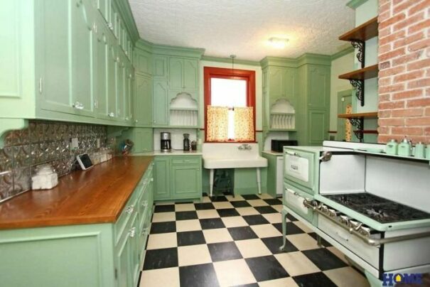 25 Beautiful Vintage Kitchens That Prove Retro Style Is Timeless | DeMilked