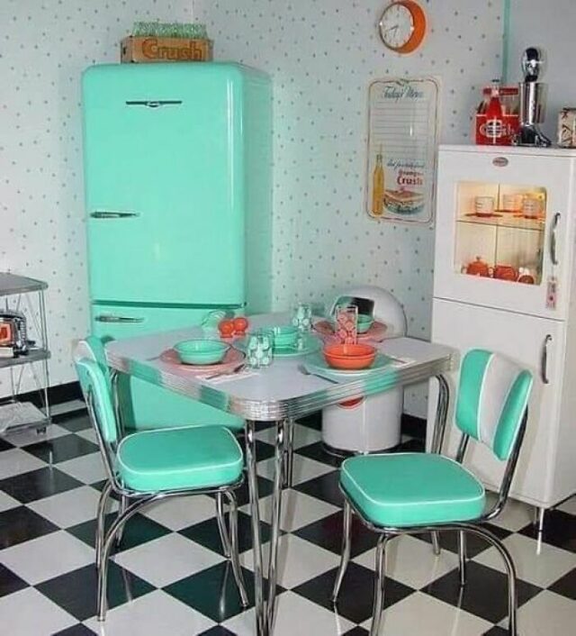 25 Beautiful Vintage Kitchens That Prove Retro Style Is Timeless | DeMilked