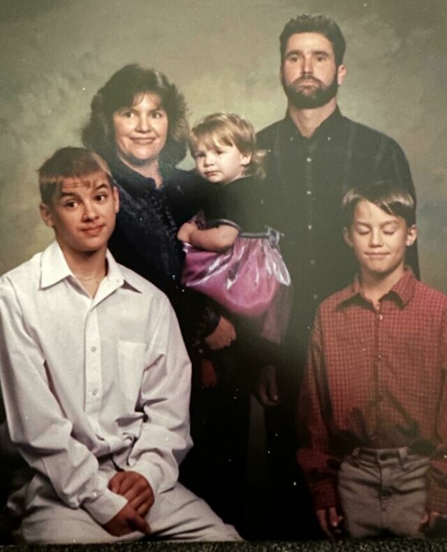 40 Of The Most Awkward And Embarrassing Childhood Pics | DeMilked