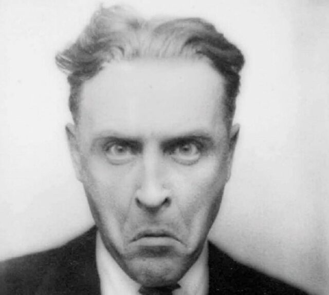 20 Never-Before-Seen Vintage Photos Of Iconic Writers | DeMilked