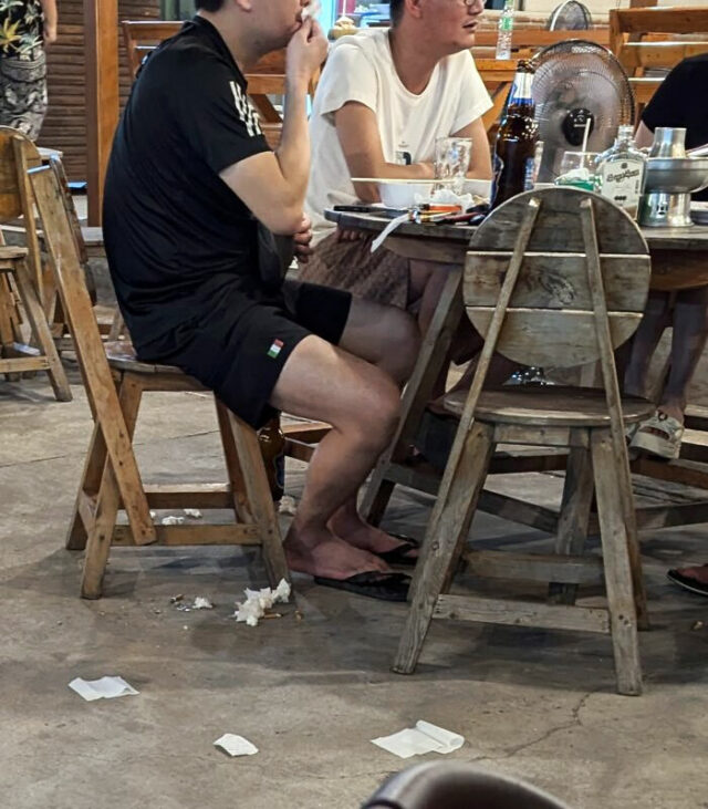 40 Of The Most Ignorant And Rude Behaviours Exhibited By Tourists ...