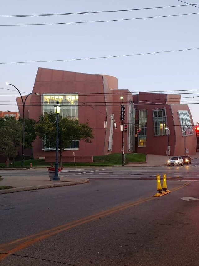 25 Of The Worst Building Designs By Architects | DeMilked