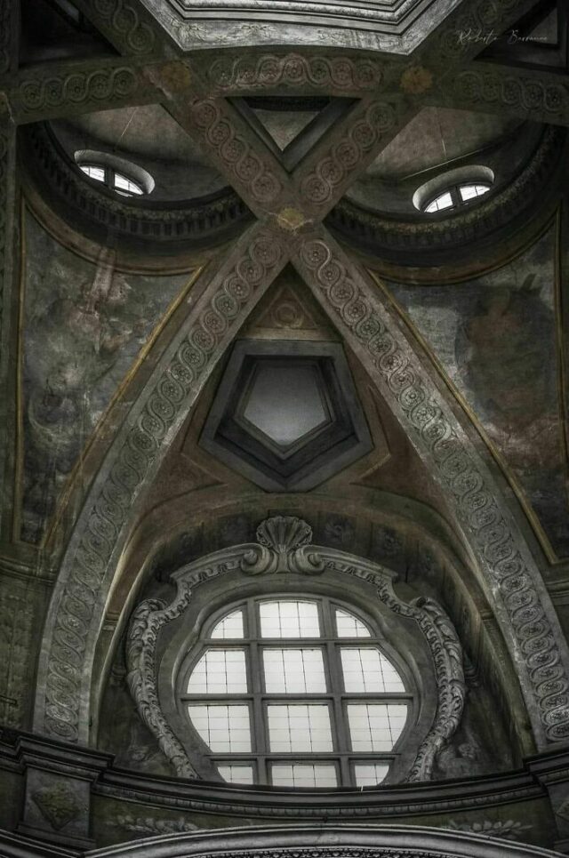 25 Buildings With Such Dark Vibes, They Could Be Straight Out Of A ...