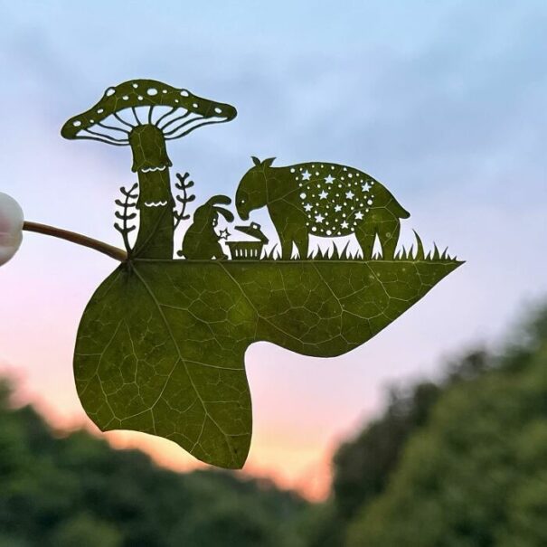 Japanese Artist Cuts Delicate Designs Into Leaves, Here Are His 30 Best ...