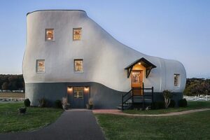 25 Of The Worst Building Designs By Architects | DeMilked