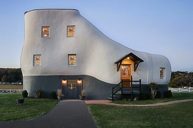 25 Of The Worst Building Designs By Architects | DeMilked