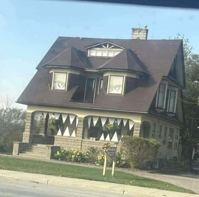 25 Of The Worst Building Designs By Architects | DeMilked