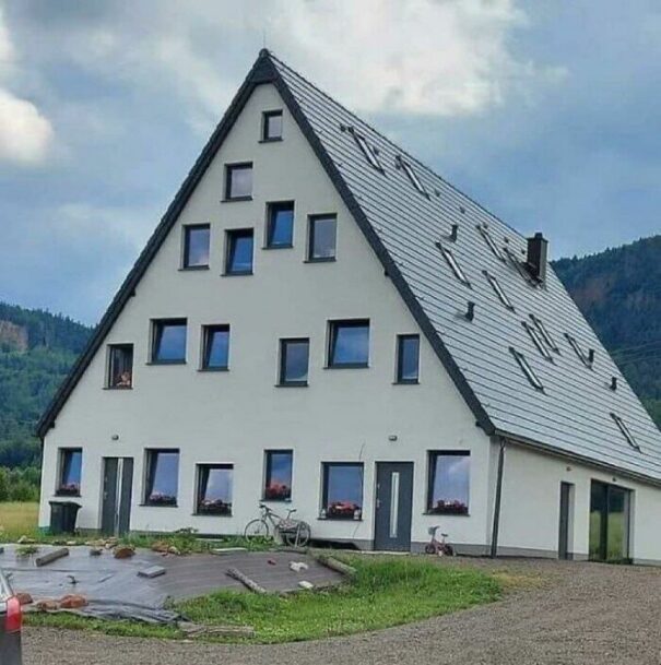 25 Of The Worst Building Designs By Architects | DeMilked