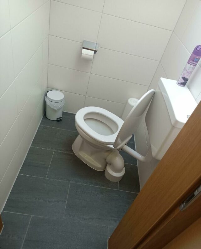 40 Of The Most Hilarious Bathroom Designs Found Online | DeMilked