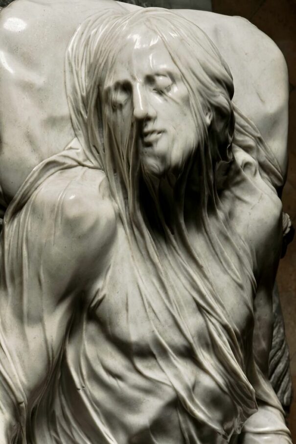 25 Hidden Details In Famous Sculptures That Most People Miss, According ...