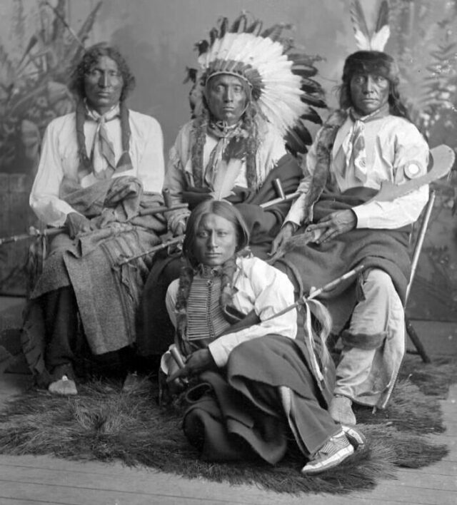 35 Historical Snapshots That Define Our Understanding Of Past Events ...