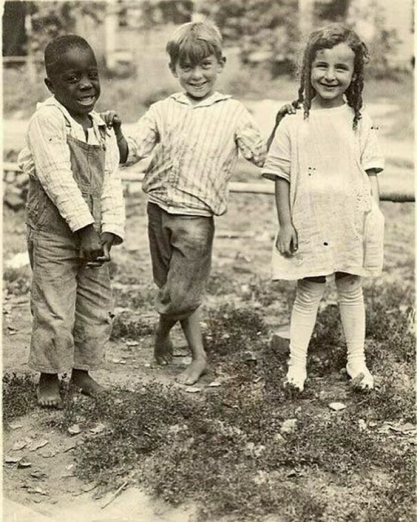 35 Historical Snapshots That Define Our Understanding Of Past Events ...