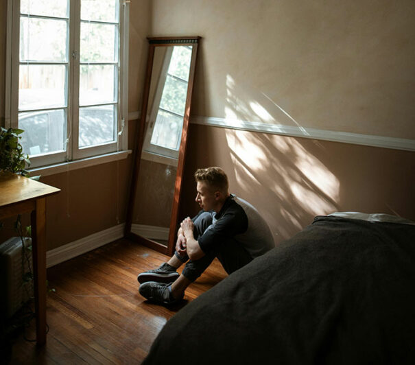 30 Things People Do Alone At Home That Would Make Any Guest Wonder ...