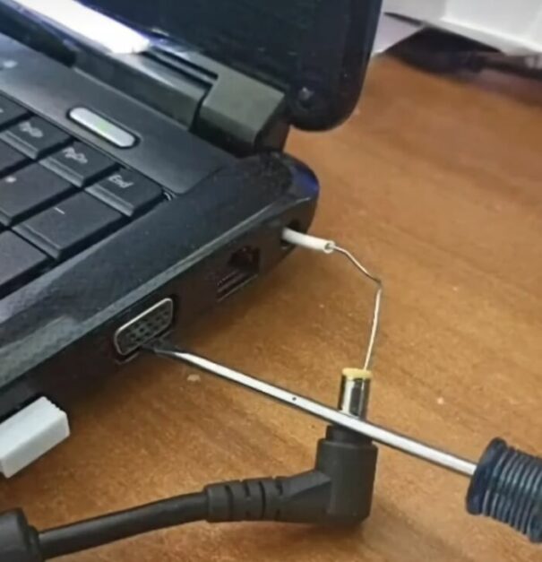 40 Of The Funniest Computer Fails Tech Support Have Dealt With | DeMilked