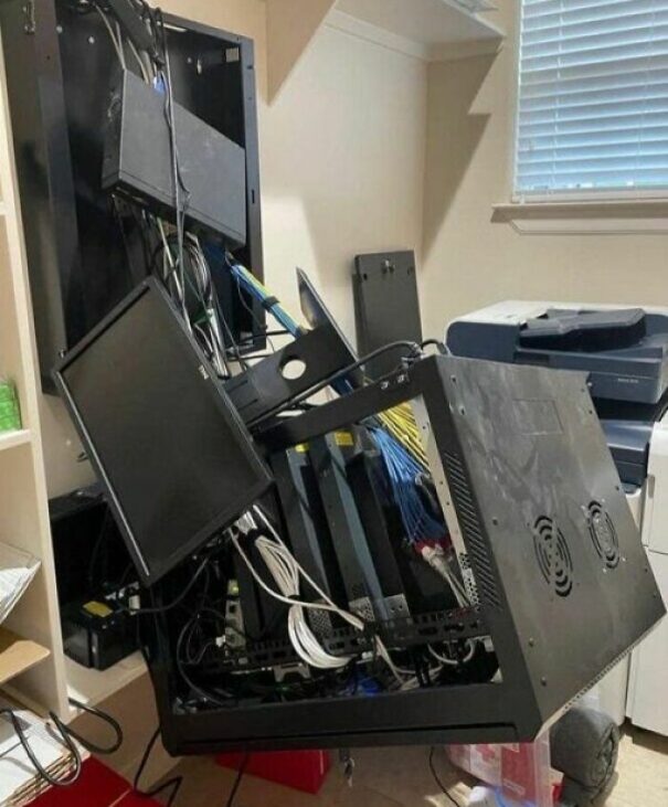 40 Of The Funniest Computer Fails Tech Support Have Dealt With | DeMilked