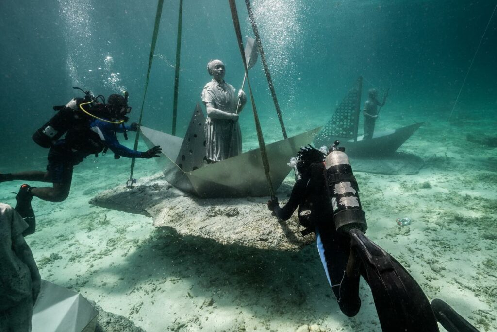 10 Stunning Underwater Installations By Jason DeCaires Taylor, Sculptor ...