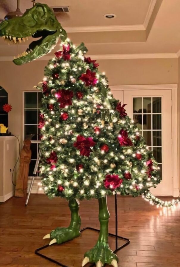 35 Photos Of The Most Creative Christmas Trees | DeMilked