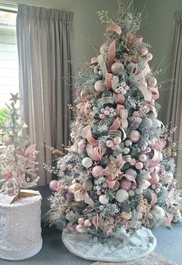 35 Photos Of The Most Creative Christmas Trees | DeMilked
