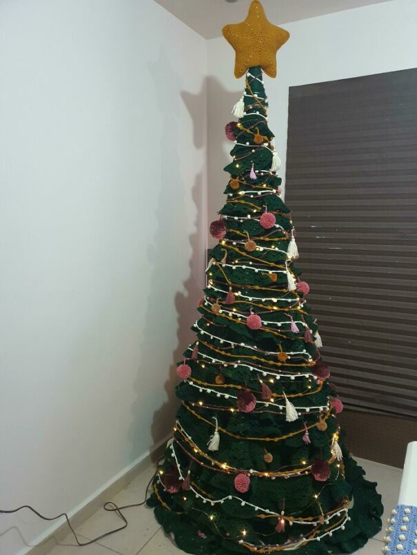 35 Photos Of The Most Creative Christmas Trees | DeMilked