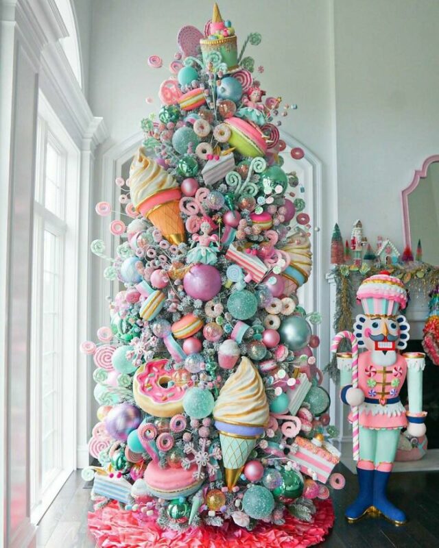 35 Photos Of The Most Creative Christmas Trees | DeMilked