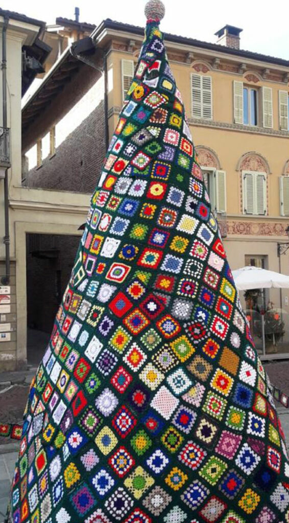 35 Photos Of The Most Creative Christmas Trees | DeMilked
