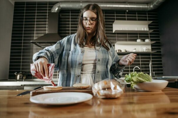 25 Unwitting Mistakes Dads Make With Their Daughters | DeMilked