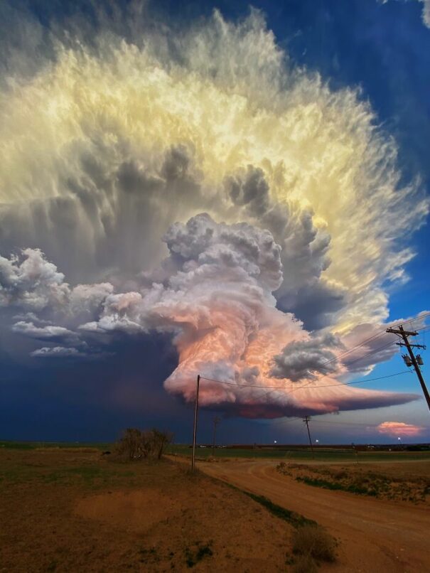 35 Photos Displaying The Resilience Of Humans In The Face Of Disaster ...